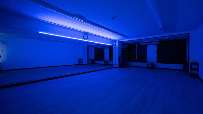 オープン特価/JR東岸和田3分/ヨガ・ピラティス・ダンスに最適/8mの鏡で広々とした空間/更衣室2ヵ所/備品無料の写真21