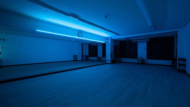 オープン特価/JR東岸和田3分/ヨガ・ピラティス・ダンスに最適/8mの鏡で広々とした空間/更衣室2ヵ所/備品無料の写真23