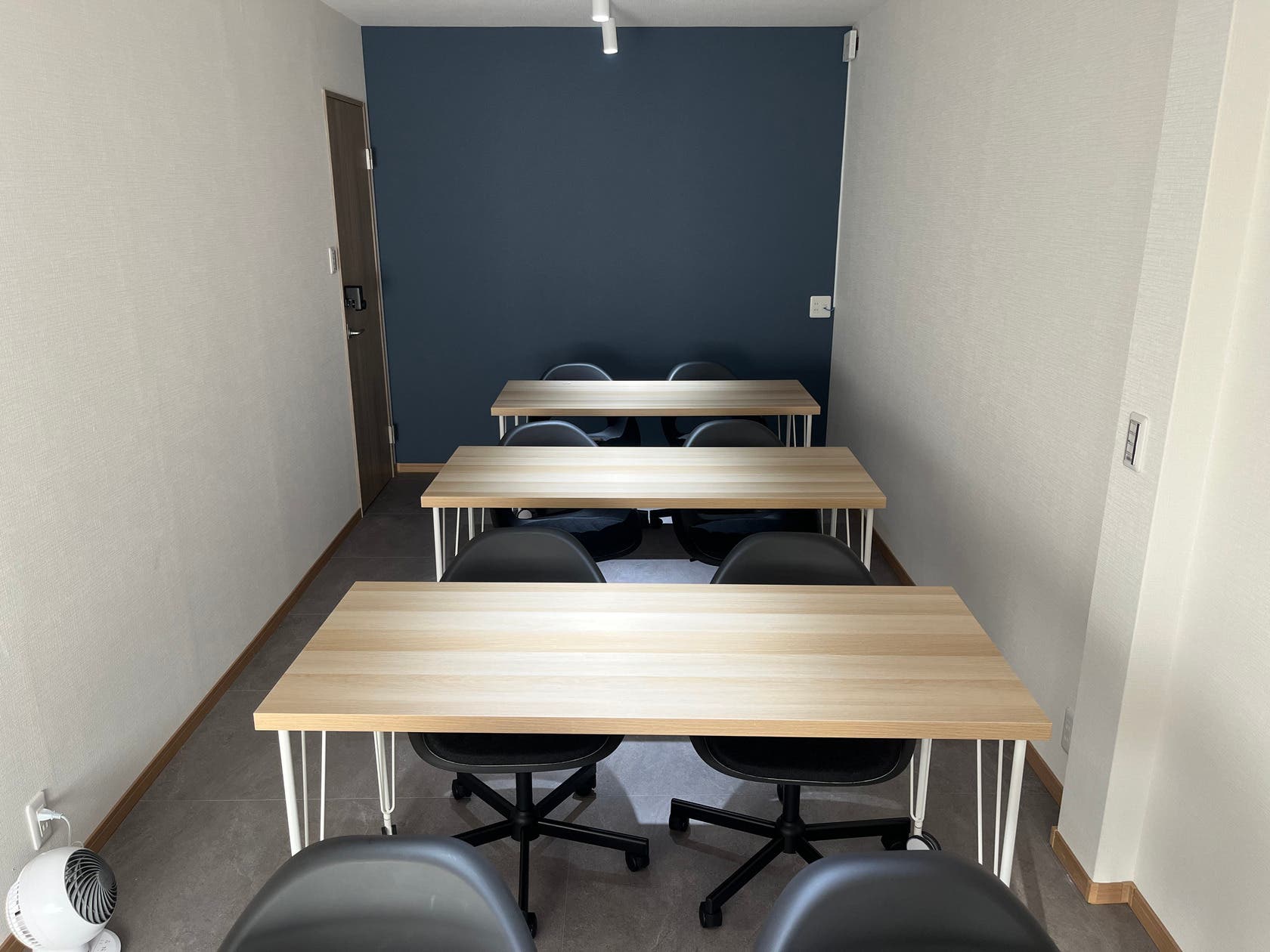 千日前線 北巽駅徒歩5分・なんばから15分｜8名個室・65型モニター｜会議・研修・講座・セミナー｜マルチミーティングルームの写真12