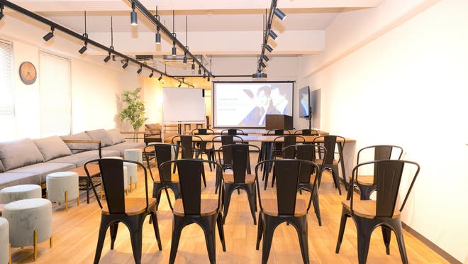 【京都駅エリア最大級】50名収容!100インチプロジェクター・飲食OK・Wi-Fi完備・イベント/セミナー/懇親会に最適✨の写真1