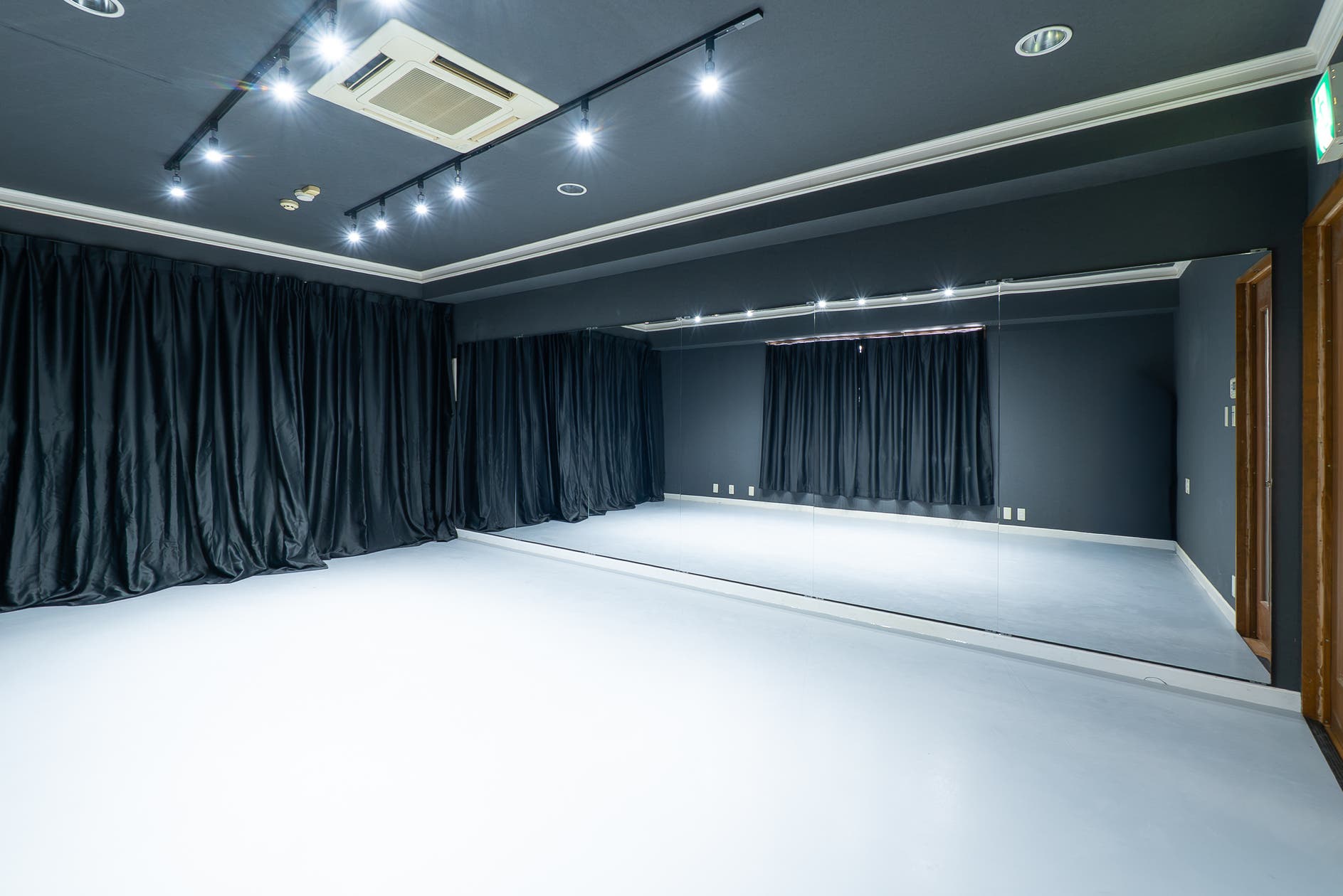 【 栄駅徒歩6分］ダンスができるレンタルスタジオ【24時間営業】の写真1