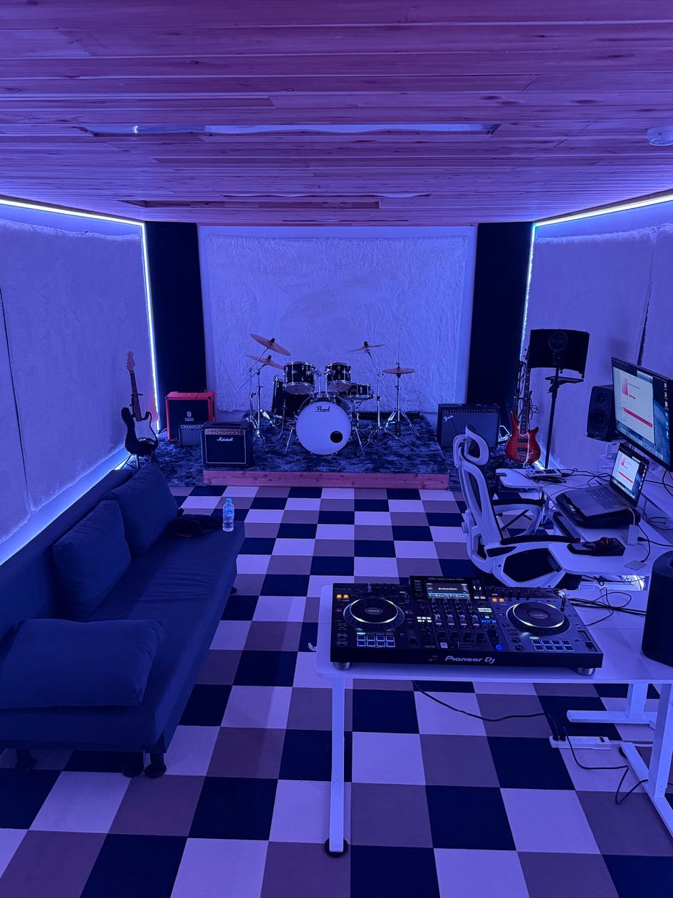 Recording・DJ・Beat制作・MV撮影対応｜防音音楽スタジオ＆ラウンジの写真1