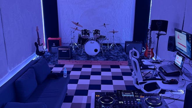 Recording・DJ・Beat制作・MV撮影対応|防音音楽スタジオ&ラウンジの写真1