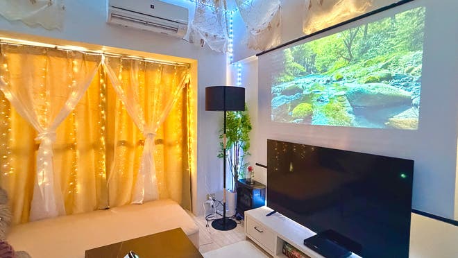 🎊オープン特割🎊高級感漂う幻想空間✨LEDライト搭載✨プロジェクターで映画見放題🎥大人気ゲーム機、ボドゲ完備🎉の写真3