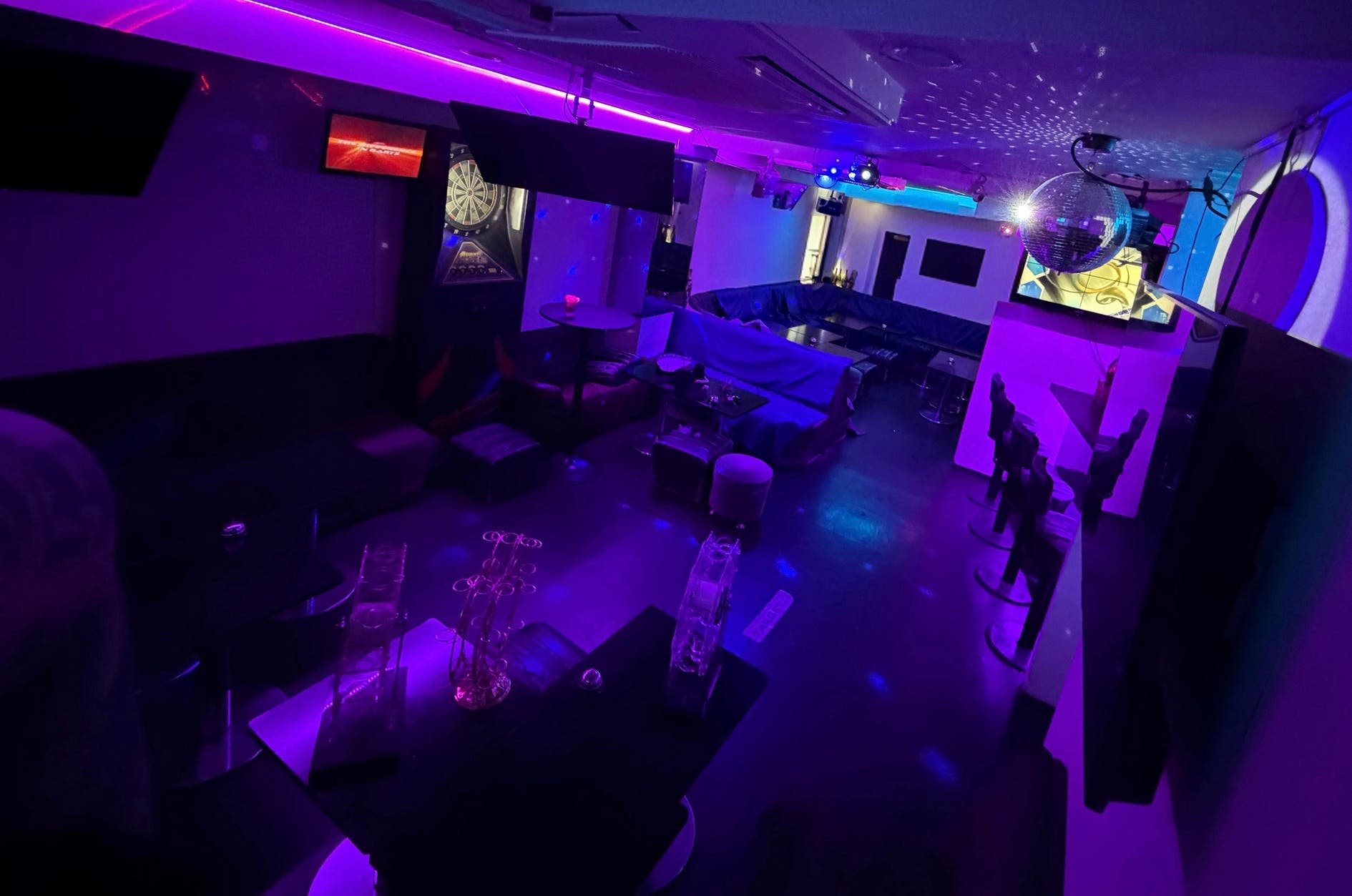 Live DAM.カラオケ無料.広々と4名〜50名迄可！女子会や歓送迎会に是非！の写真2