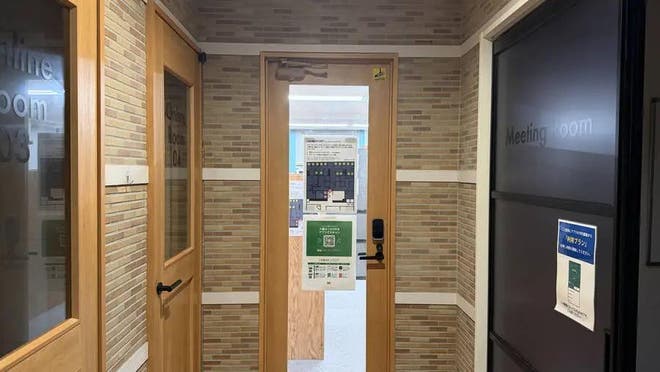 駅直結!横浜駅徒歩30秒|最大4名|セミナー、会議の利用に最適!エキニア横浜|5階ハマポート「オレガノ」の写真7