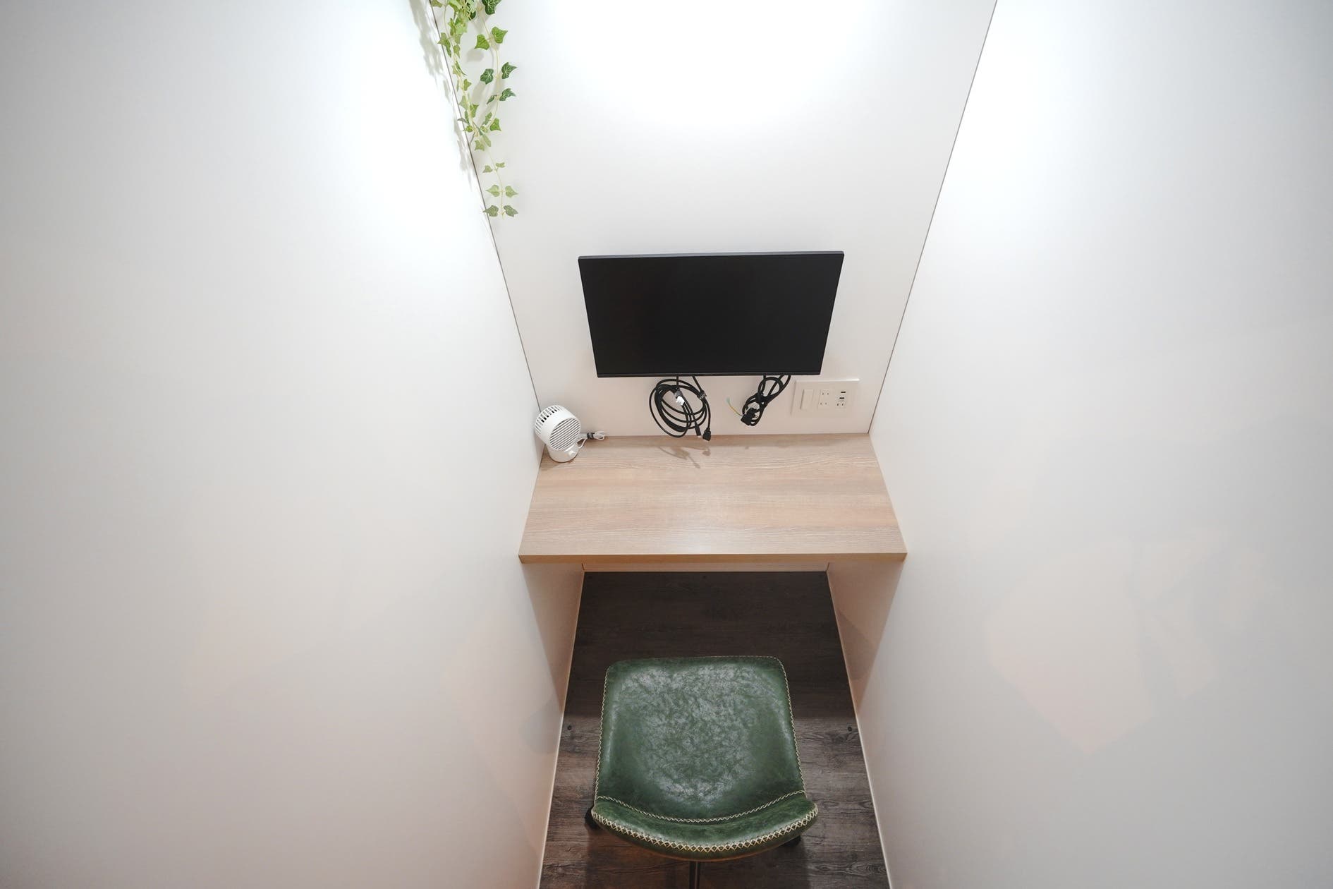 ＜SpemaBOX_大森駅北口No.1＞1人用個室🚪Wi-Fi📶電源🔌モニター🖥️テレワーク/オンライン会議の写真3