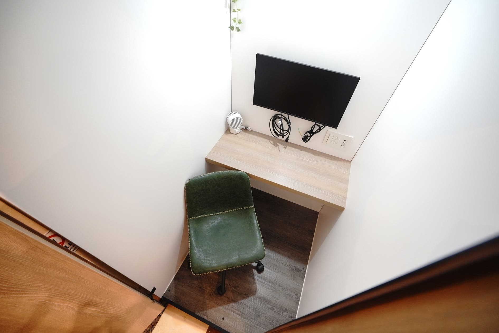 ＜SpemaBOX_大森駅北口No.1＞1人用個室🚪Wi-Fi📶電源🔌モニター🖥️テレワーク/オンライン会議の写真5
