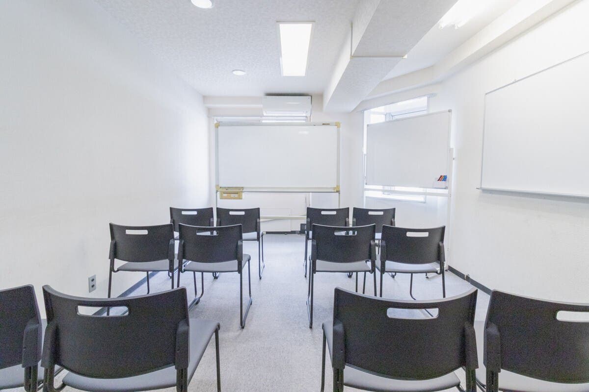 【新宿西口駅近】プロジェクター・WiFi全て無料！ふれあい貸し会議室 新宿B-801（旧ワンコイン会議室新宿 新宿西口会議室A）の写真12