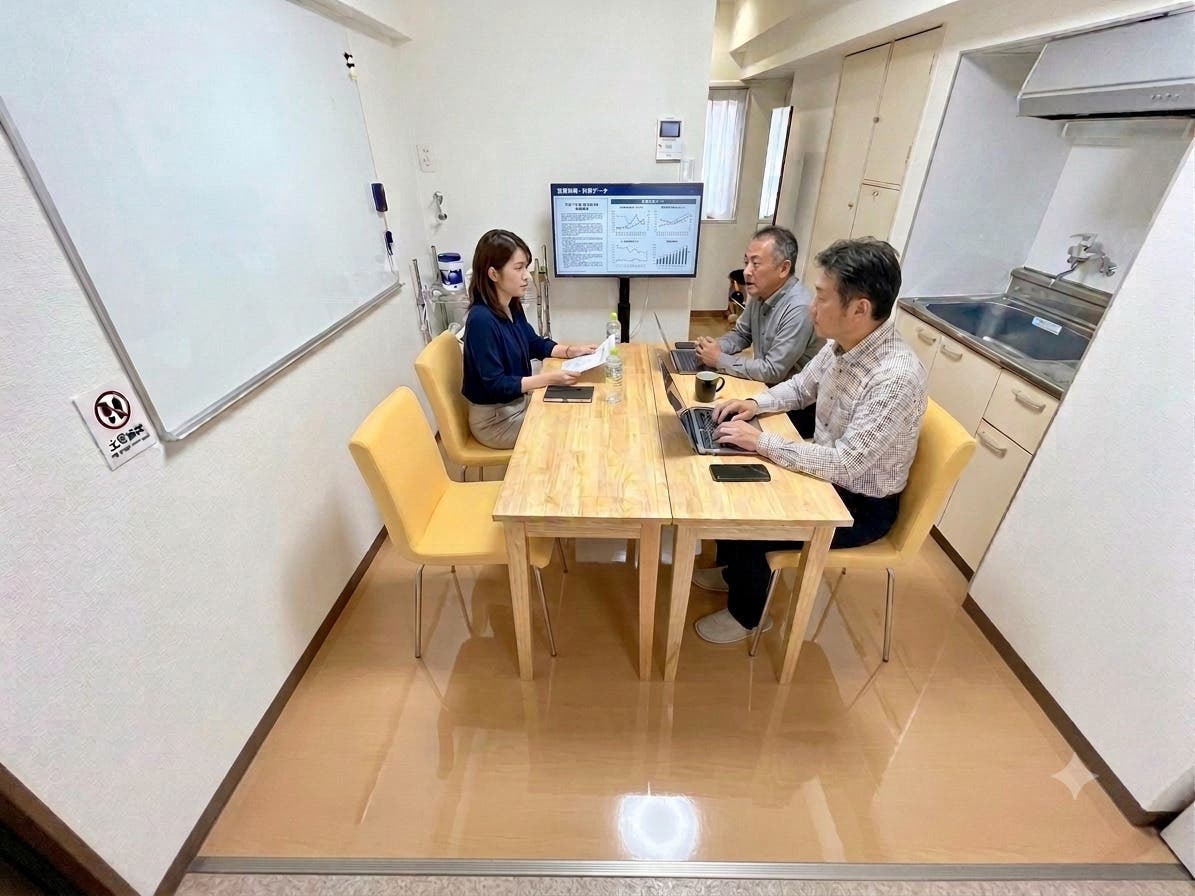 ⭐️WEB会議・勉強会・面談に⭐️11F最上階の静かな空間⭐️エレベーター完備⭐️＜オレンジ会議室🍊広島駅前＞の写真3