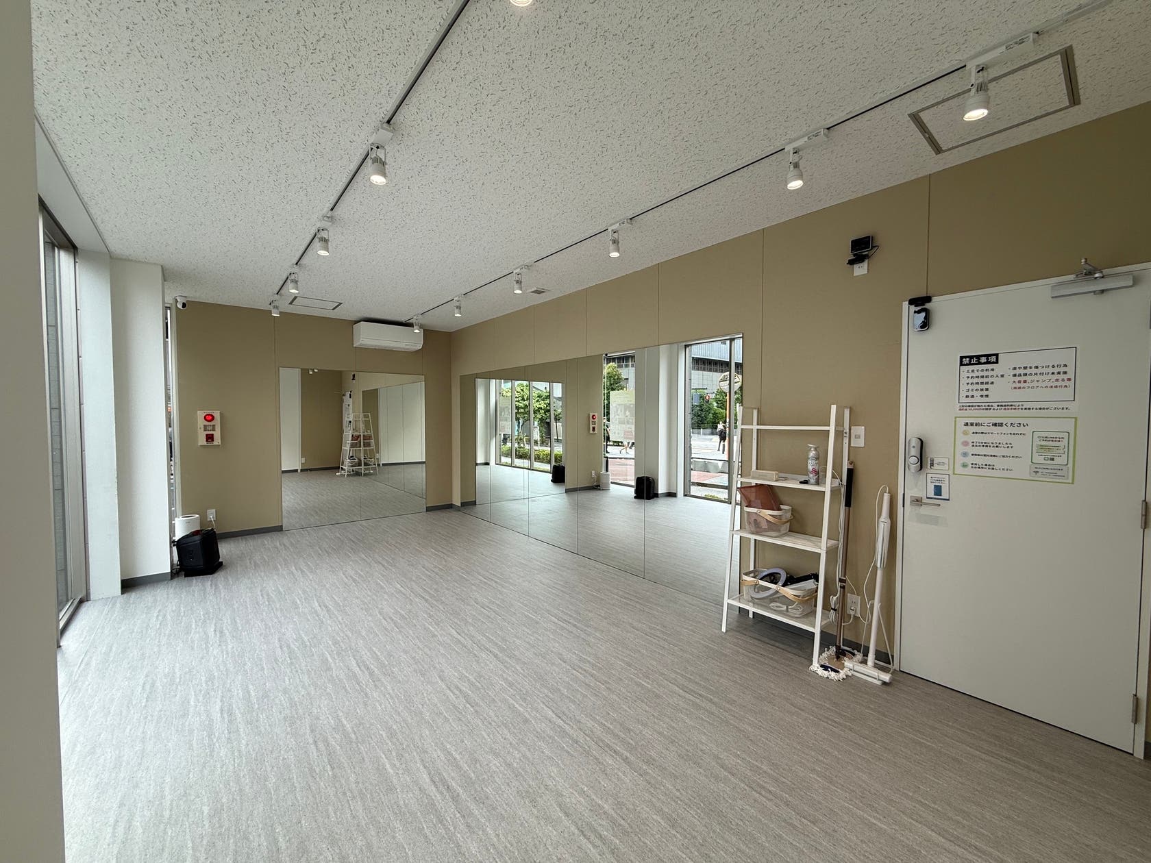 【二子玉川駅徒歩2分】 24.08㎡/ダンスやヨガ等の各種運動に適した自然光の入るスタジオルーム（ルービー二子玉川 room3）の写真1