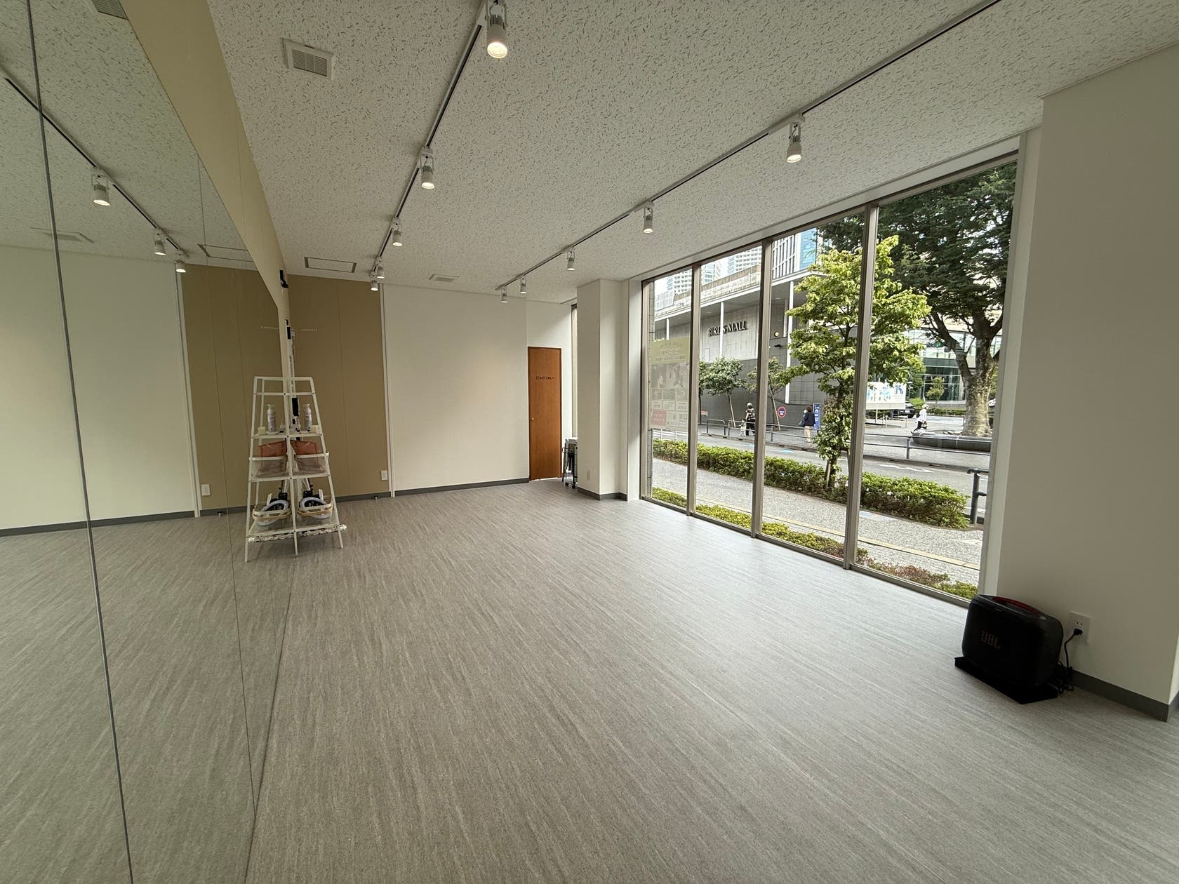 【二子玉川駅徒歩2分】 24.08㎡/ダンスやヨガ等の各種運動に適した自然光の入るスタジオルーム（ルービー二子玉川 room3）の写真4