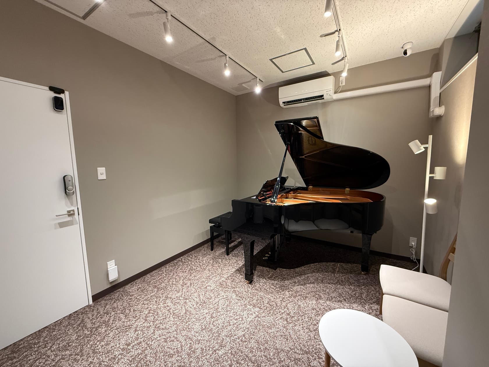 【二子玉川駅徒歩2分】10.59㎡/グランドピアノ完備の音楽スタジオ　楽器や歌の練習に最適（ルービー二子玉川　room4）の写真4