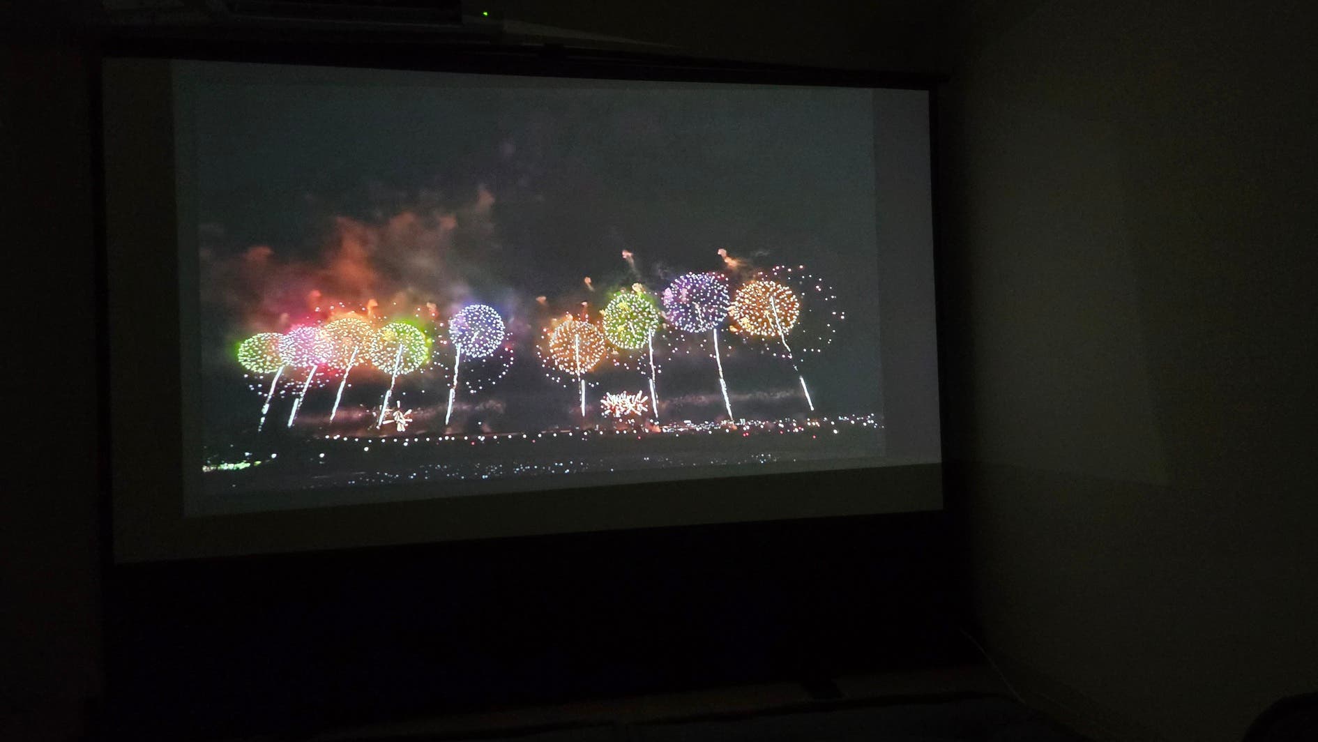 【8.5OPENセール】天満駅徒歩3分・梅田1駅、100インチ×ゴロ寝ソファで映画館の様な没入感✨デート👫タコパ🐙24H営業の写真6
