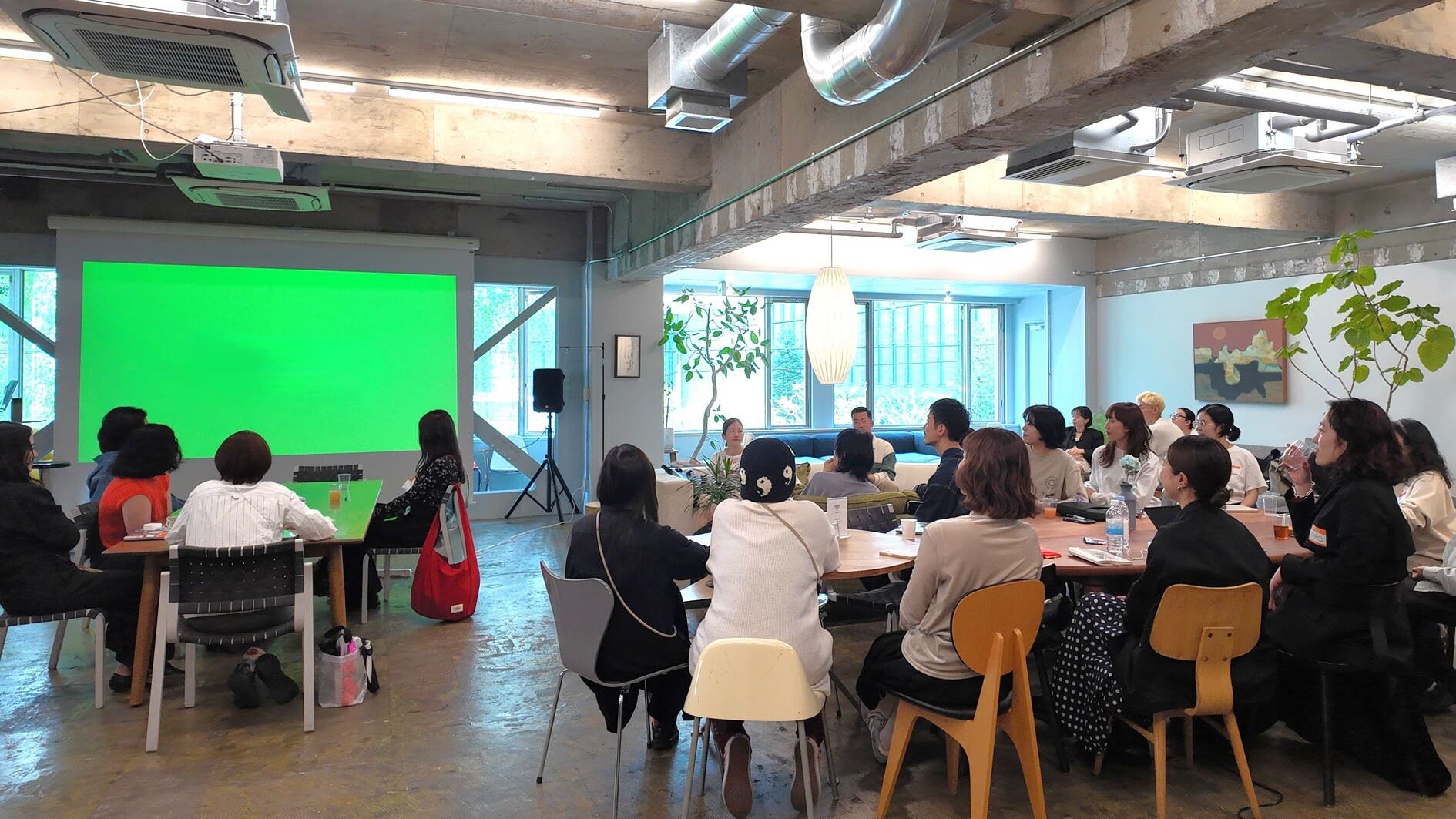【永田町駅2分・100名対応】社員総会/セミナー/懇親会等にオススメ｜こだわりのインテリア｜212㎡の広々空間の写真14