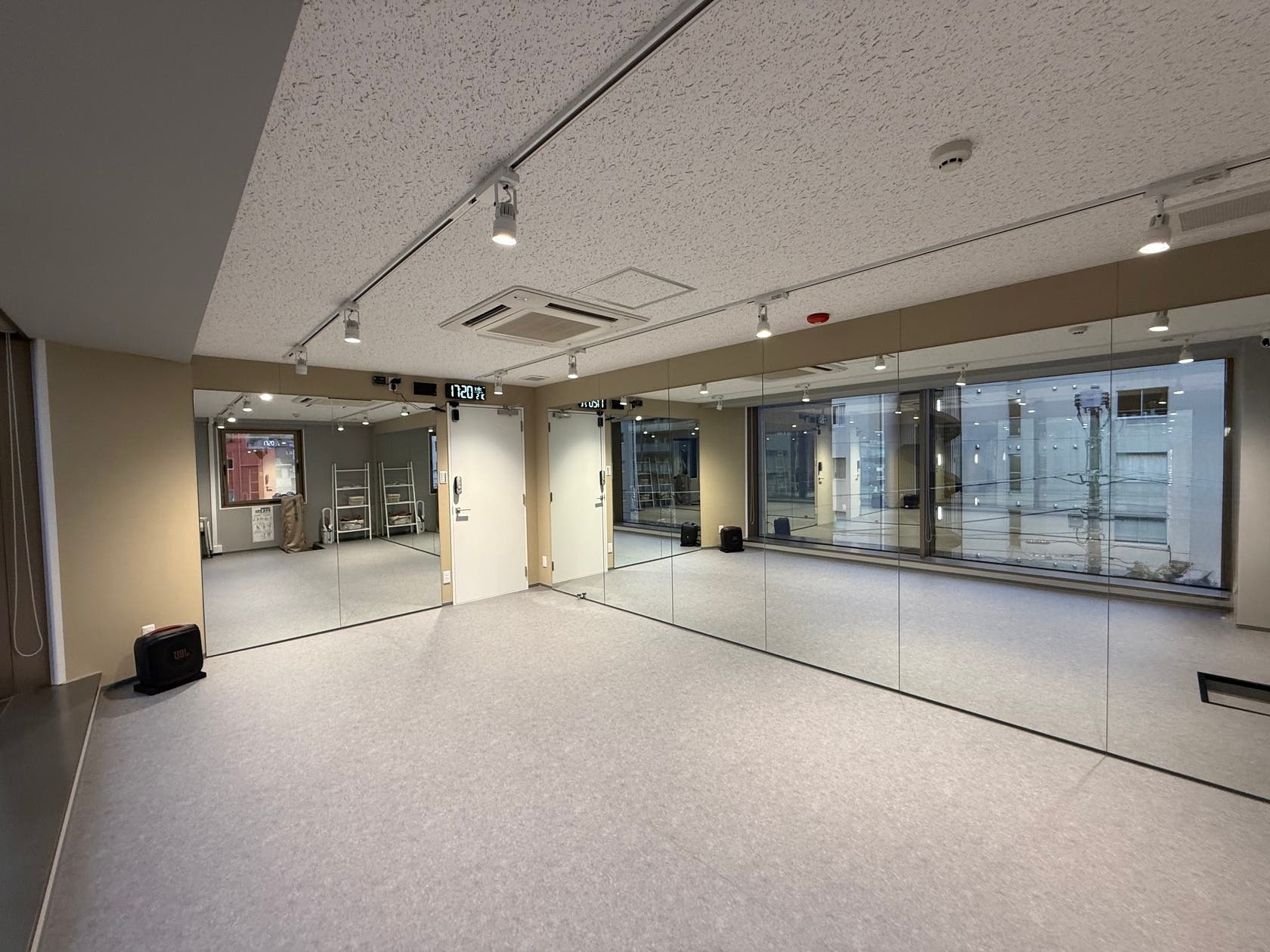 【横浜駅徒歩５分】19.8㎡/ダンスやヨガ等の運動に適したスタジオルーム。レッスン等にも活用可能です（ルービー横浜 room8）の写真1