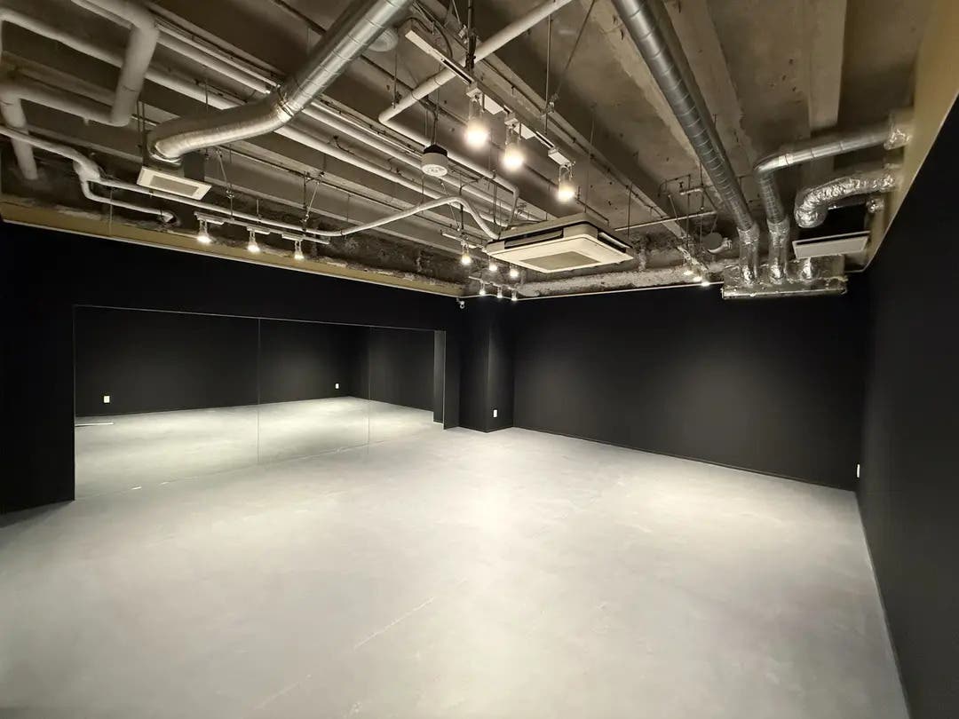 【渋谷駅徒歩3分】35.5㎡/ダンス・ヨガ・レッスン/大人数可能/鏡２面/スピーカー（渋谷2nd room2）の写真1
