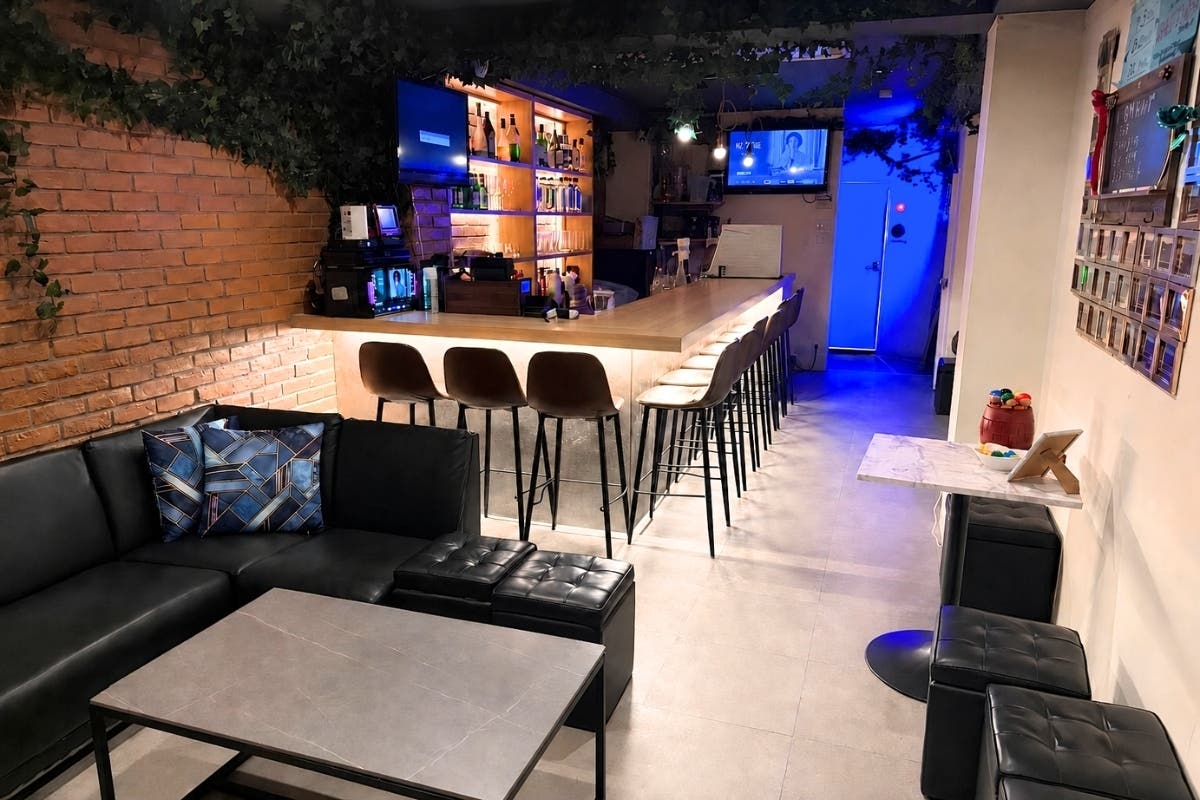 Bar店舗完全貸切/着座26席/カラオケ無料/飲み放題/東梅田駅徒歩圏内の写真2