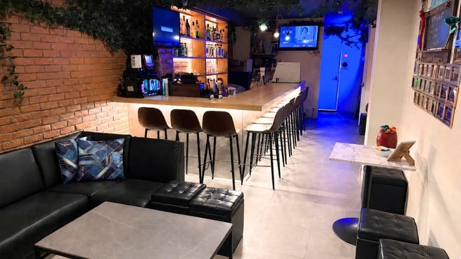 Bar店舗完全貸切/着座26席/カラオケ無料/飲み放題/東梅田駅徒歩圏内の写真2