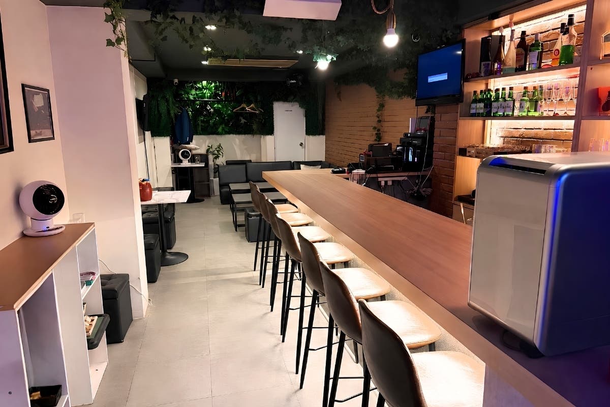 Bar店舗完全貸切/着座26席/カラオケ無料/飲み放題/東梅田駅徒歩圏内の写真3