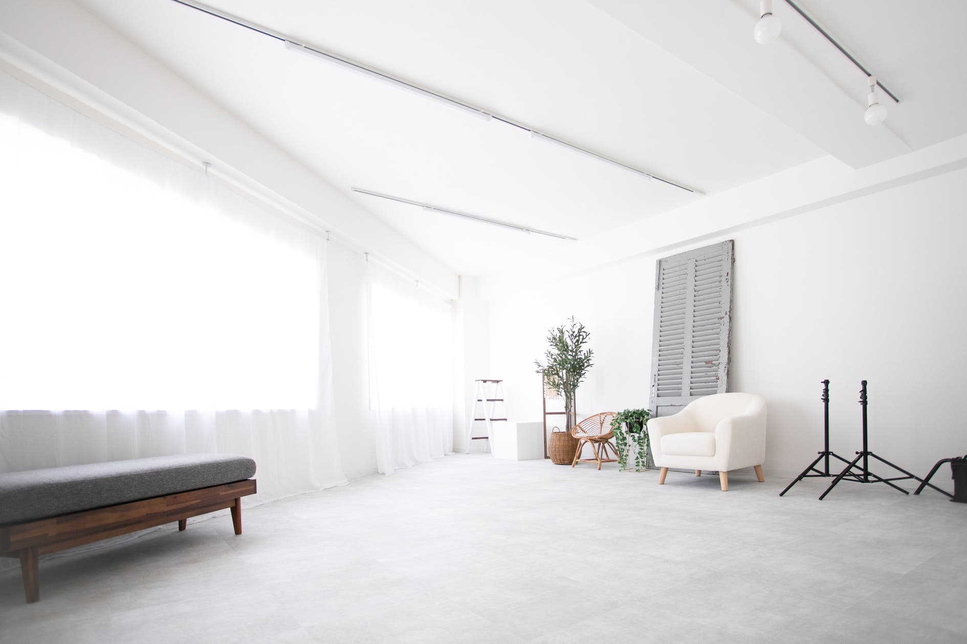 【20%OFFセール中】午前の自然光◎　白壁グレー床【ベビー｜キッズ｜マタニティ｜女性ポートレート｜撮影会】荻窪駅徒歩9分の写真2