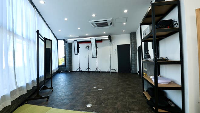 【京都・南区】自然光×和室×4色背景紙|撮影・茶会・ワークショップに使える貸切空間の写真2
