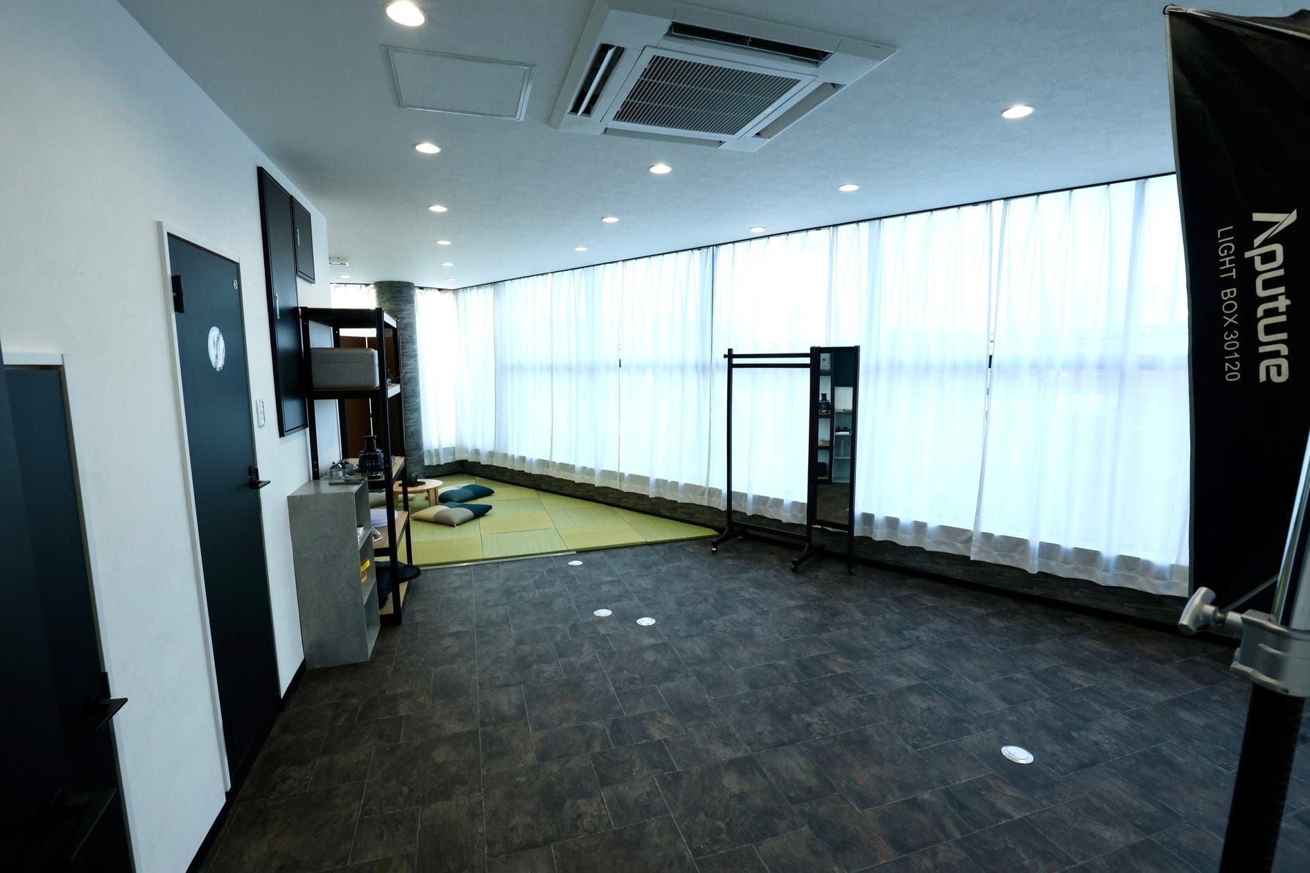 【京都・南区】自然光×和室×4色背景紙｜撮影・茶会・ワークショップに使える貸切空間の写真8