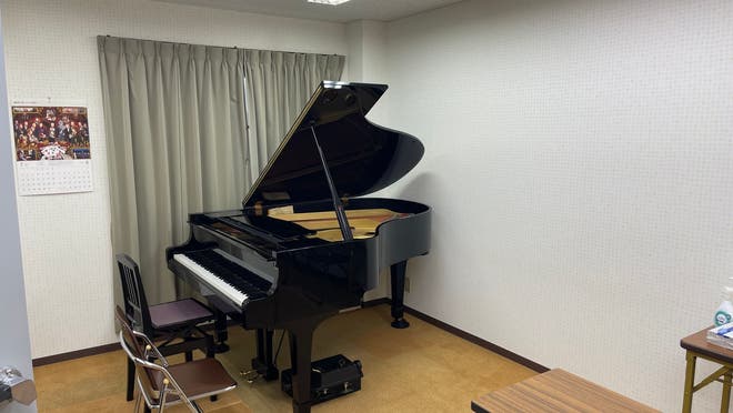 【ヤマハG3グランドピアノC】北浦和駅東口徒歩5分のグランドピアノの練習室(エレベーターはありません)の写真1