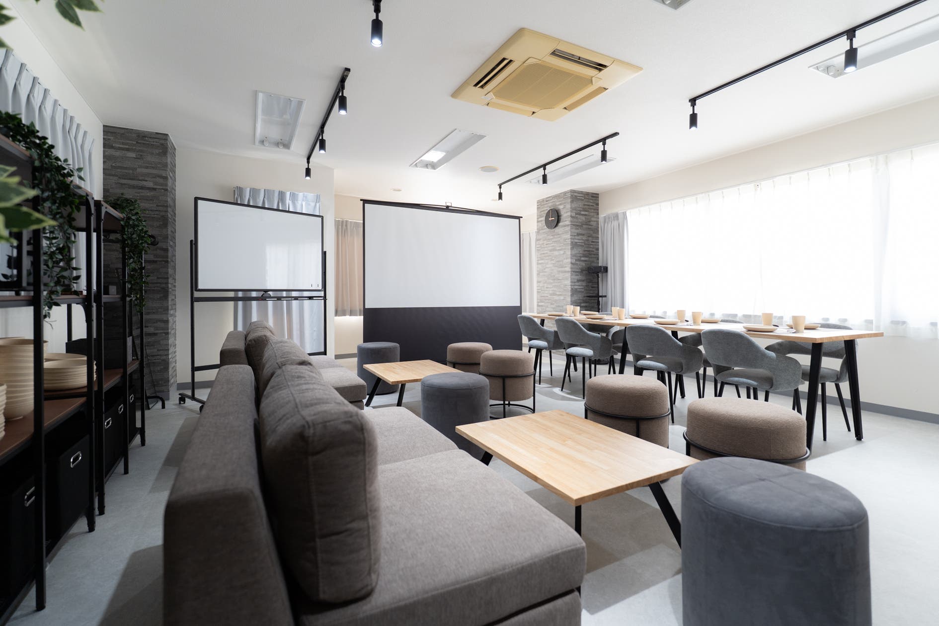 🎉オープン割引🎉【神楽坂駅2分｜広々60㎡｜ワンフロア貸切】🥂パーティー／💻会議／📸撮影｜100㌅スクリーン・自然光 の写真5