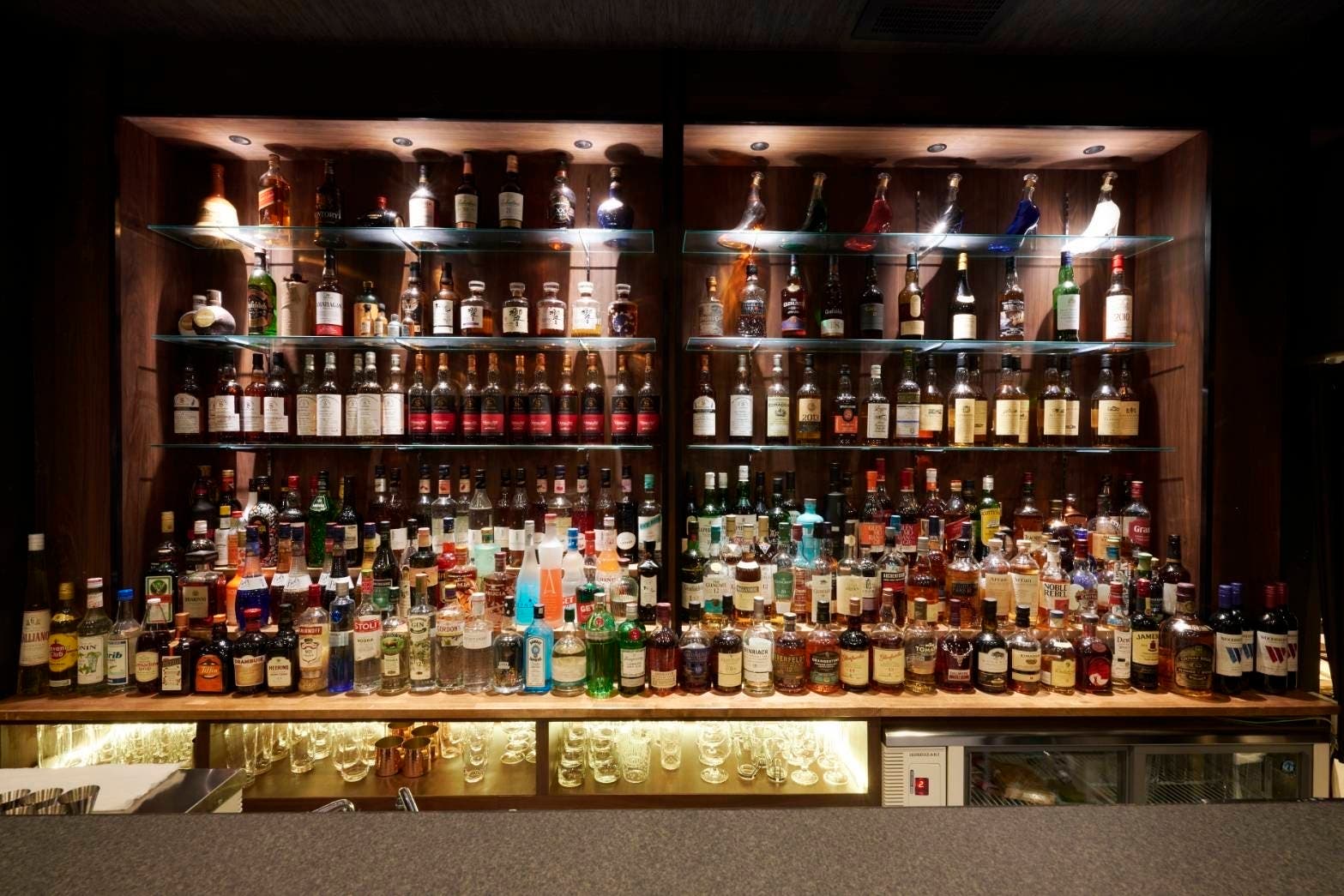 【BAR JUWA】オーセンティックバー。桜木町駅徒歩5分！日ノ出町駅徒歩4分！飲食持込OK！ボドゲ会・オフ会・推し活に。の写真3