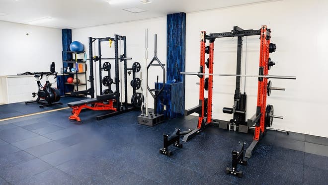 駐車場4台】パーソナルトレーナーの営業OK・撮影可|ハーフラック2台/Wattbikeの貸切ジム 上尾の写真1