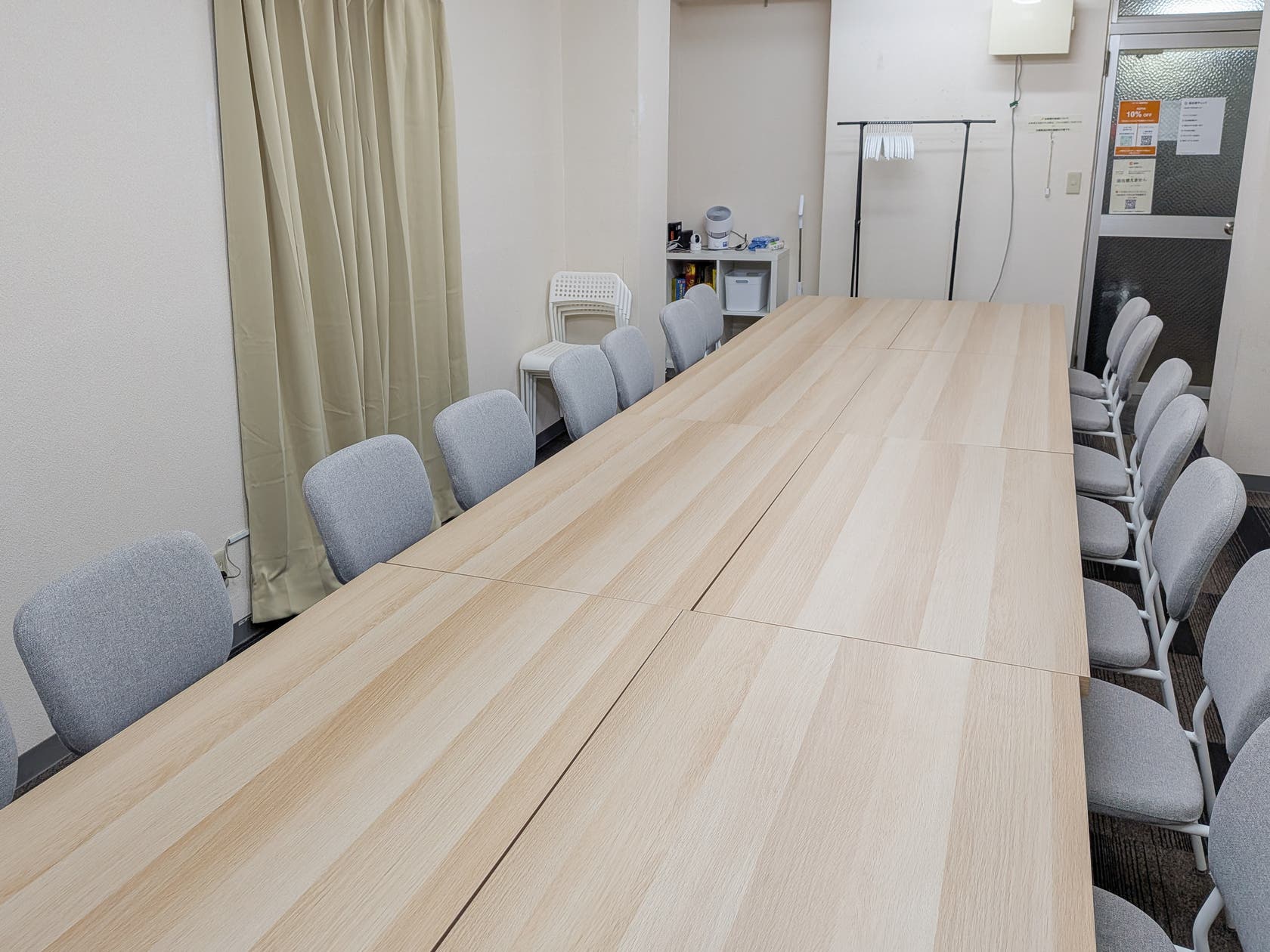 【小倉駅徒歩2分】20名着席可！65型モニター・光回線完備☆会議/セミナー/打合せ/歓送迎会/結婚式の二次会/懇親会の写真5