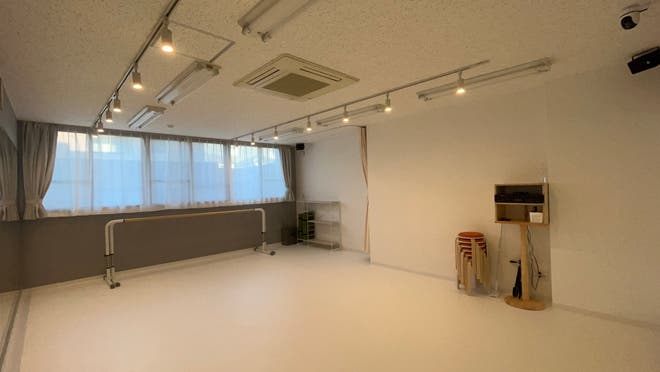 【スタジオトマト武蔵新城Bスタジオ】武蔵新城駅徒歩2分!自然光が入る白いスタジオ!ダンスやバレエ、撮影などにも最適です!の写真3