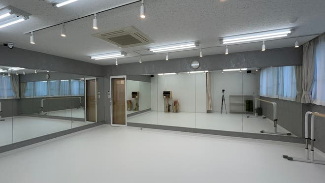 【スタジオトマト武蔵新城Bスタジオ】武蔵新城駅徒歩2分!自然光が入る白いスタジオ!ダンスやバレエ、撮影などにも最適です!の写真4