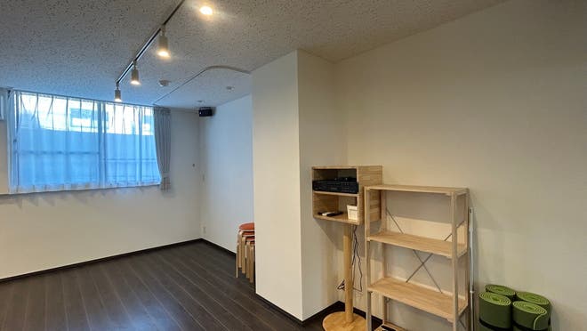 【スタジオトマト武蔵新城Cスタジオ】武蔵新城駅徒歩2分!二面鏡!やわらかフローリングで足腰に優しく、黄色が基調の明るいお部屋!の写真3