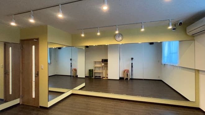 【スタジオトマト武蔵新城Cスタジオ】武蔵新城駅徒歩2分!二面鏡!やわらかフローリングで足腰に優しく、黄色が基調の明るいお部屋!の写真4