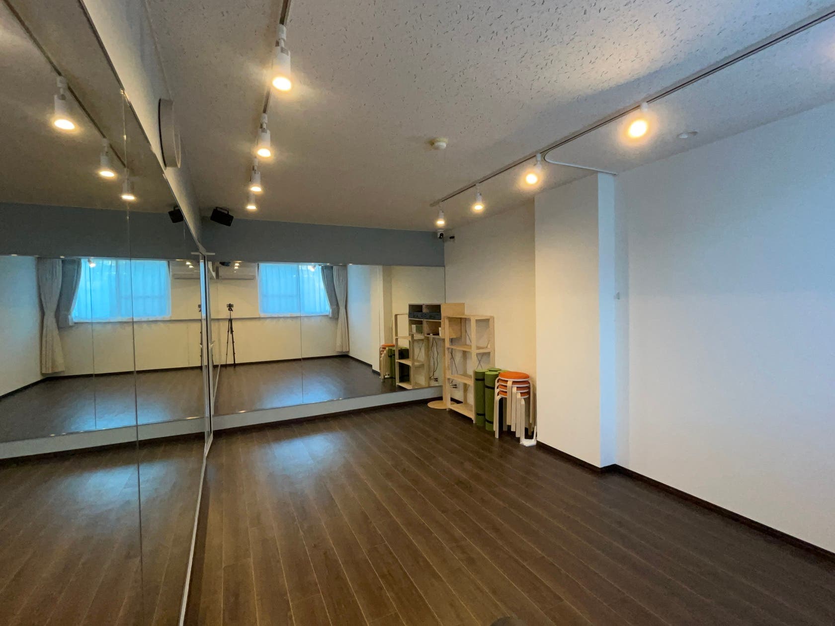 【スタジオトマト武蔵新城Dスタジオ】武蔵新城駅徒歩2分！二面鏡！やわらかフローリングで足腰に優しく、綺麗な長方形のお部屋です！の写真5