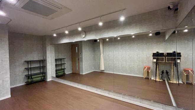 【スタジオトマト武蔵新城Eスタジオ】武蔵新城駅徒歩2分!ヒール靴OK!二面鏡でウォーキングやポージング等にも最適!の写真3