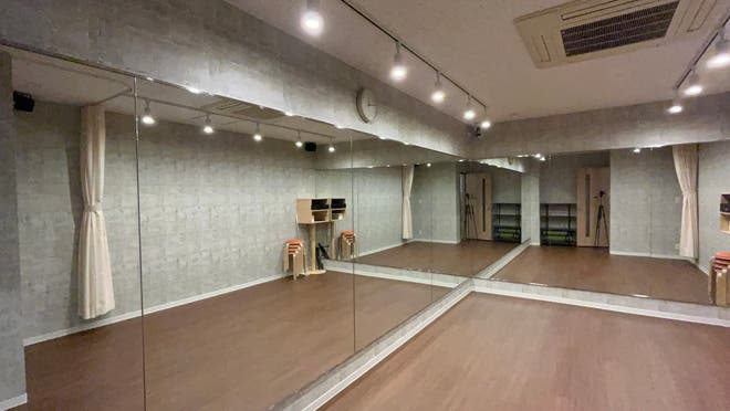 【スタジオトマト武蔵新城Eスタジオ】武蔵新城駅徒歩2分!ヒール靴OK!二面鏡でウォーキングやポージング等にも最適!の写真5