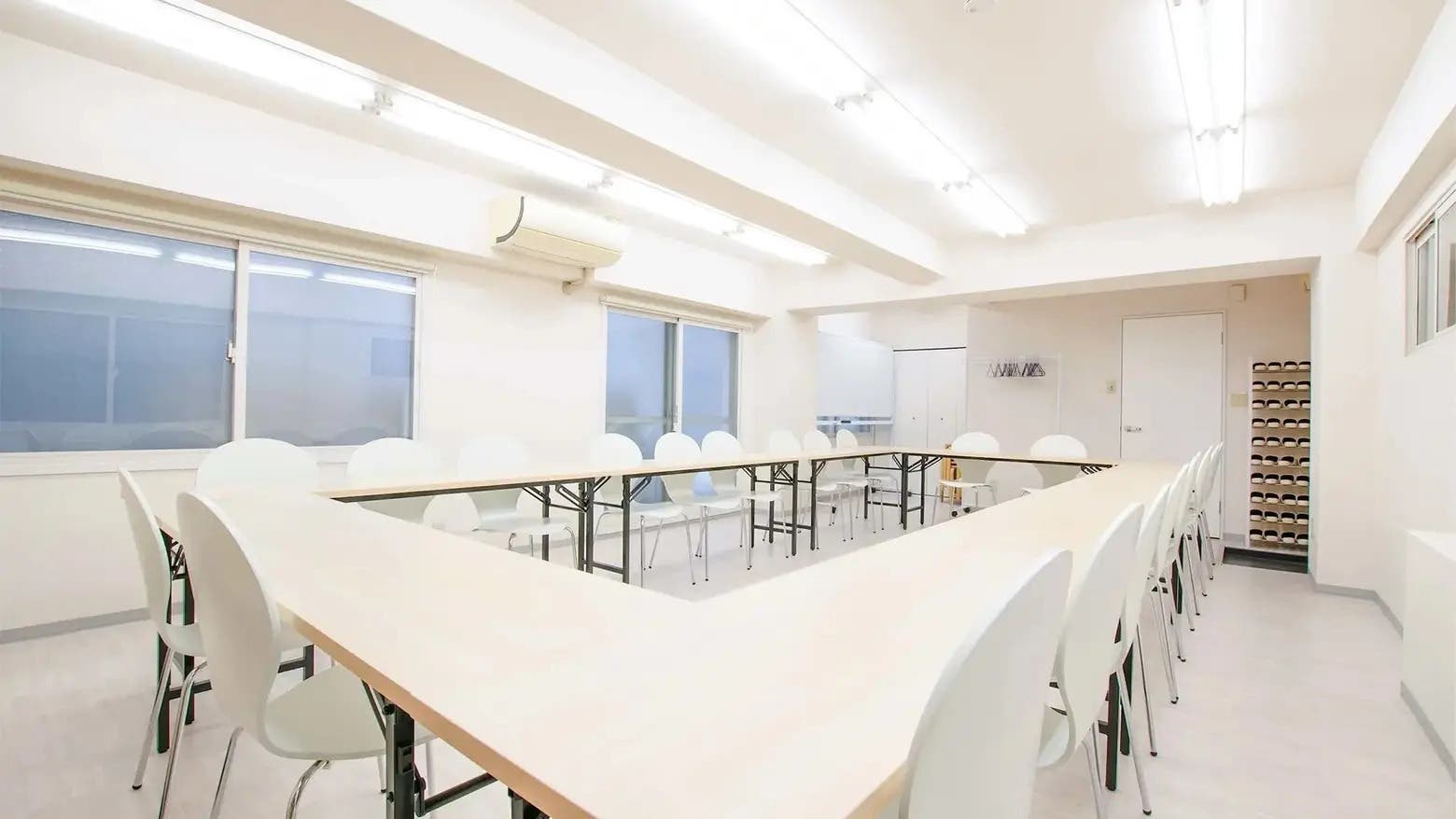 スペモ🧑🏻‍💻五反田駅🚶2分❗️会議💻ワークショップ📖勉強会👨‍🏫作業部屋✍️915_オリーブ会議室五反田の写真2