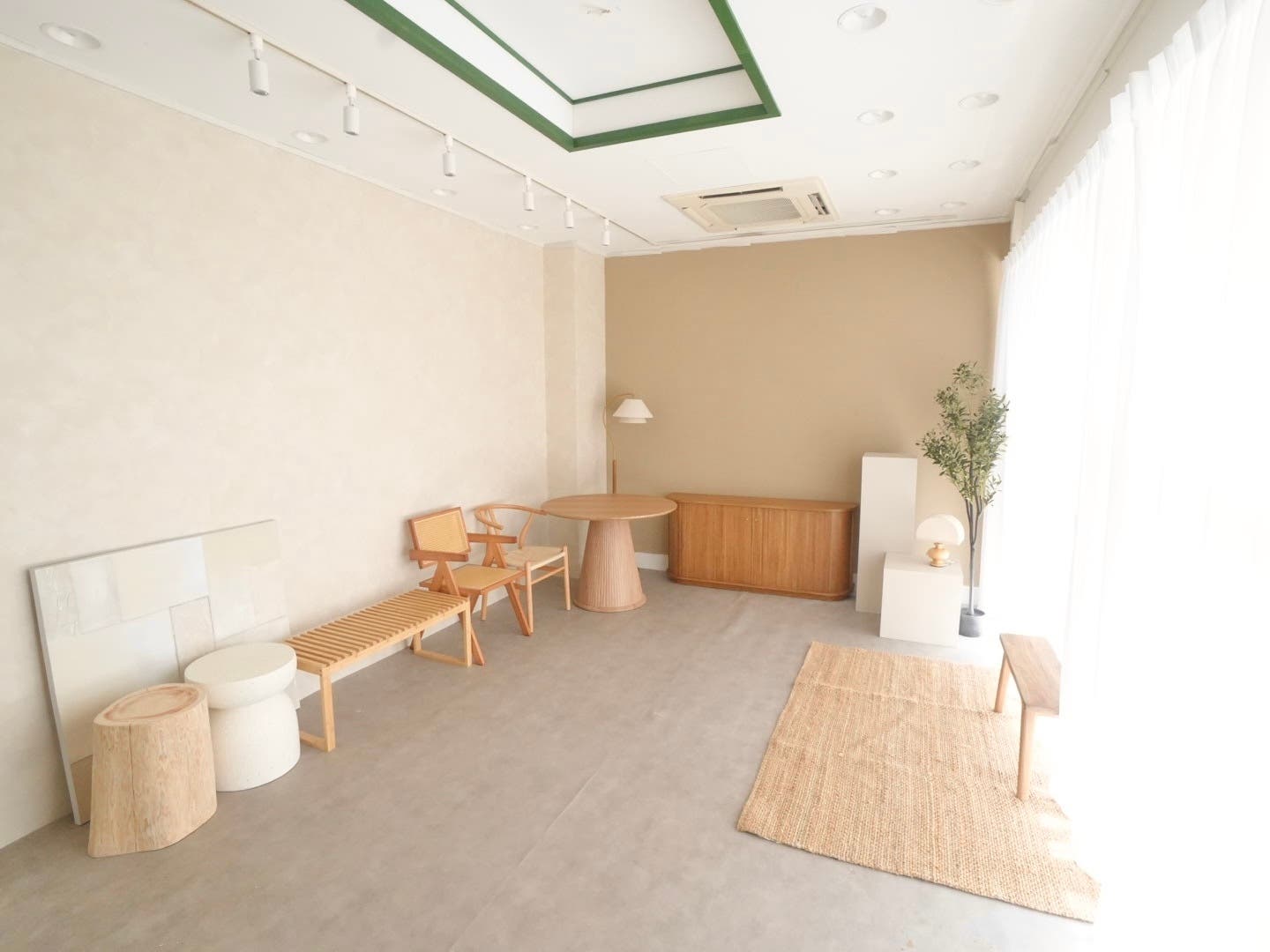 【日本橋馬喰町】1F路面店・シャッター開放可🪟自然光たっぷりナチュラルモダン🪑アパレル|展示会|物撮り|ポートレート|ペットの写真1