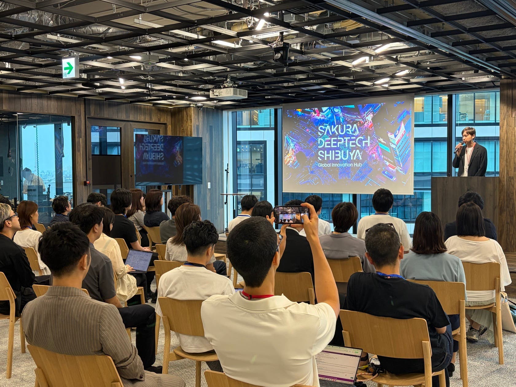 【150名利用可 | 渋谷駅3分】セミナー・交流会等/WiFi・マイク・プロジェクター等完備の写真6