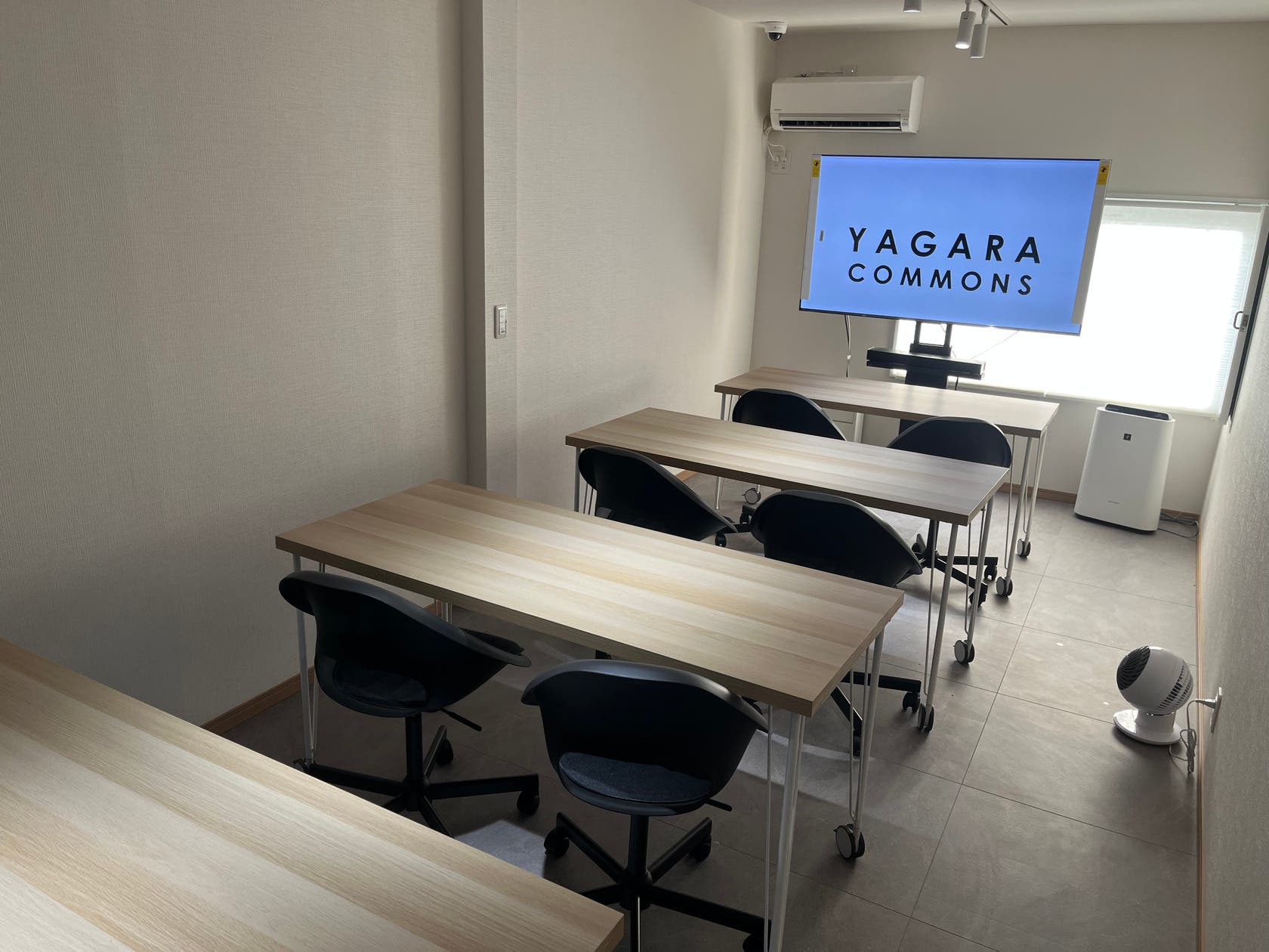 【新規オープン】北巽5分/難波15分★65型大画面モニター＆レイアウト自由！セミナー・講習会・上映会・ワークショップの写真1
