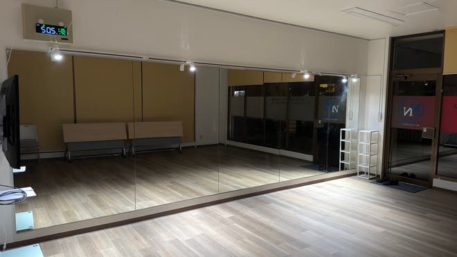 駐車場4台無料!24時間使える完全無人レンタルスタジオ|大型ミラー完備の写真2