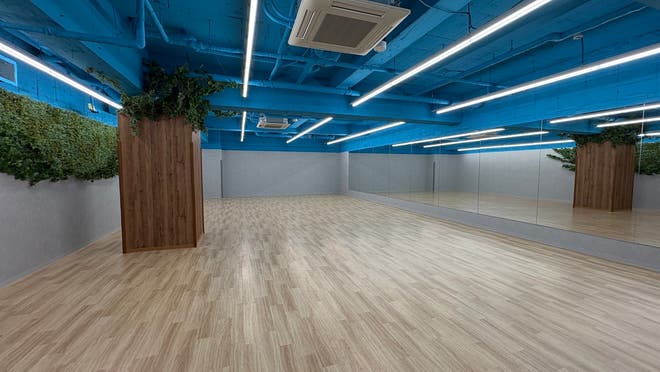 【巣鴨駅徒歩3分】2026年8月OPEN!幅12mの巨大鏡、大型空調完備✨の写真1
