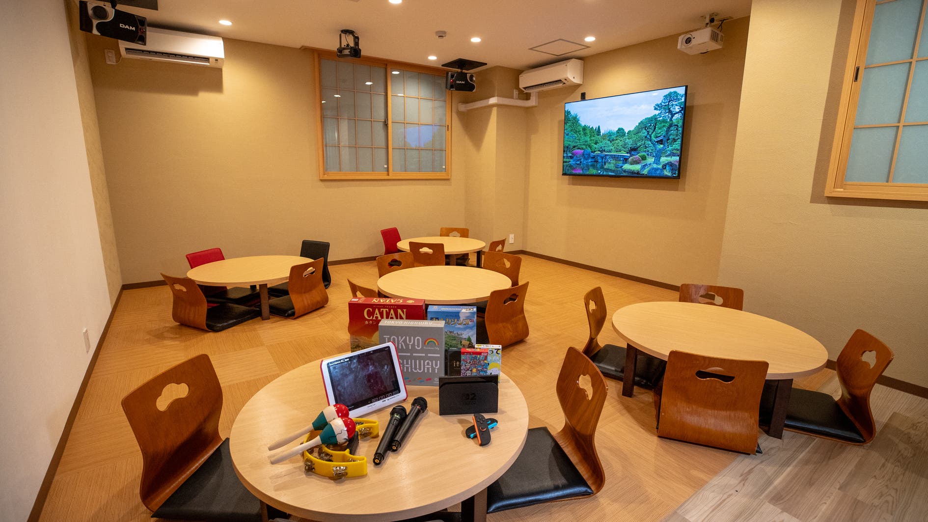 京都駅スグ✨みんなで貸切ゲームパーティー🎈🎮最新ゲーム機♟️ボードゲーム🎤カラオケ⚾️野球盤まで遊べる秘密基地の写真1