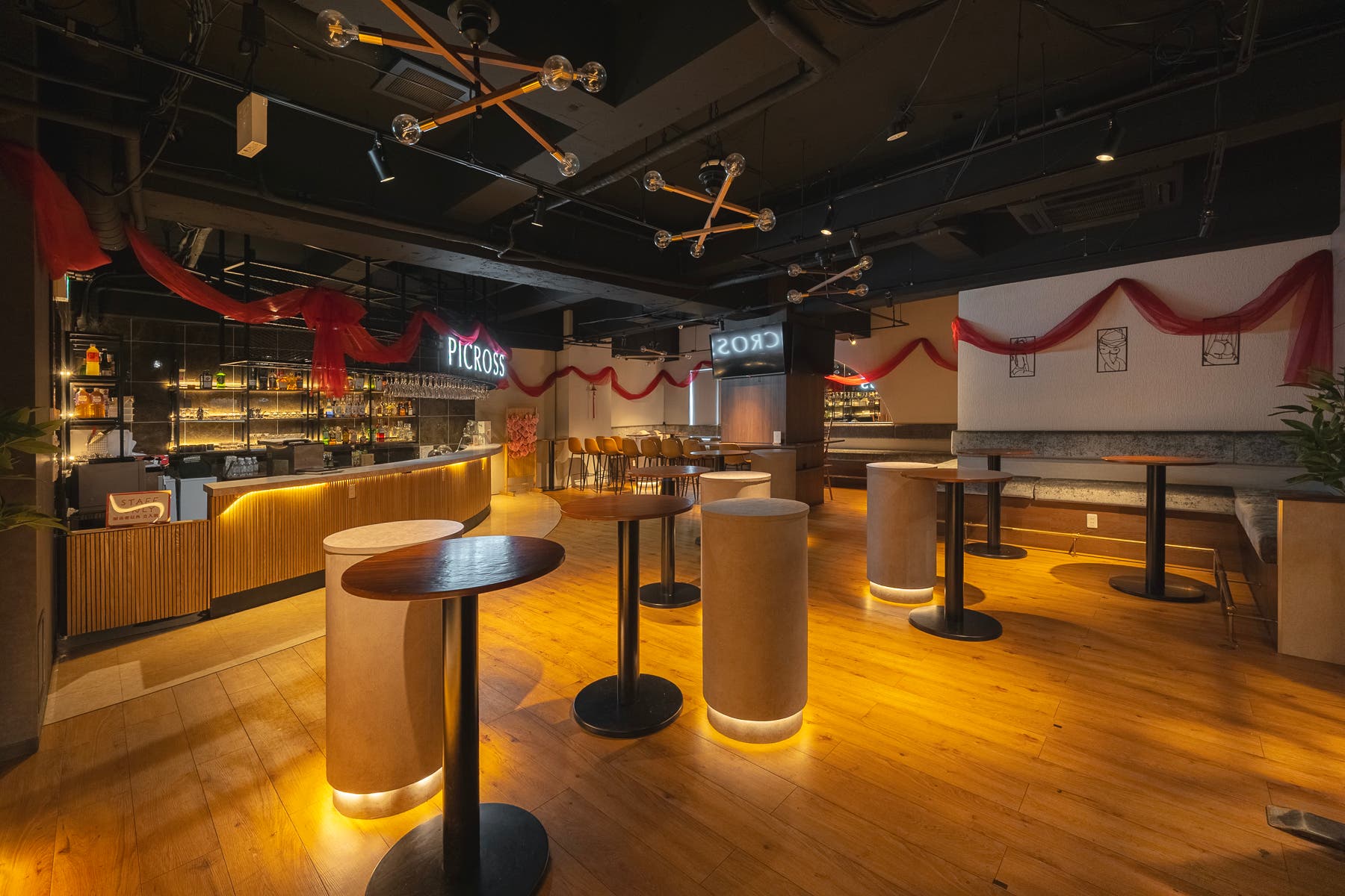 スペモ🍻大塚徒歩１分✨最大120名🥳おしゃれなバー空間を貸切❣️イベント・パーティー・撮影✨888_PICROSS大塚店の写真1