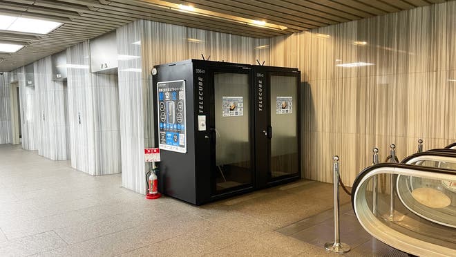 【テレキューブ】新大阪駅前中央ビルの個室型ワークブース(336-01)です。視線と音を遮る、プライベートな集中環境。の写真1