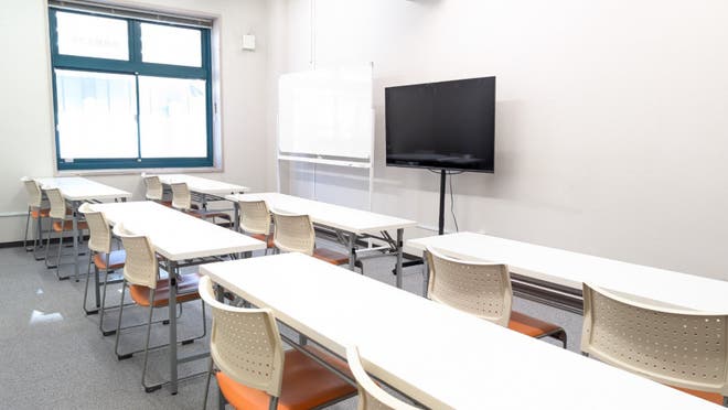 電車通り沿い・セブンイレブン紙屋町ビル 最大18名様 55inch液晶モニター・光WiFi無料!カンファレンス21 紙屋町3Aの写真1