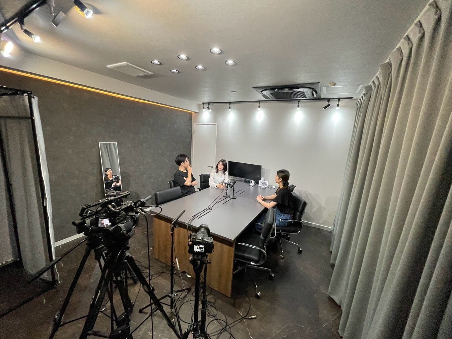 【撮影機材・制作備品すべて無料貸出OK】乃木坂・六本木駅から徒歩圏内！動画撮影/ライブ配信/会議/編集作業/サテライトオフィスの写真4